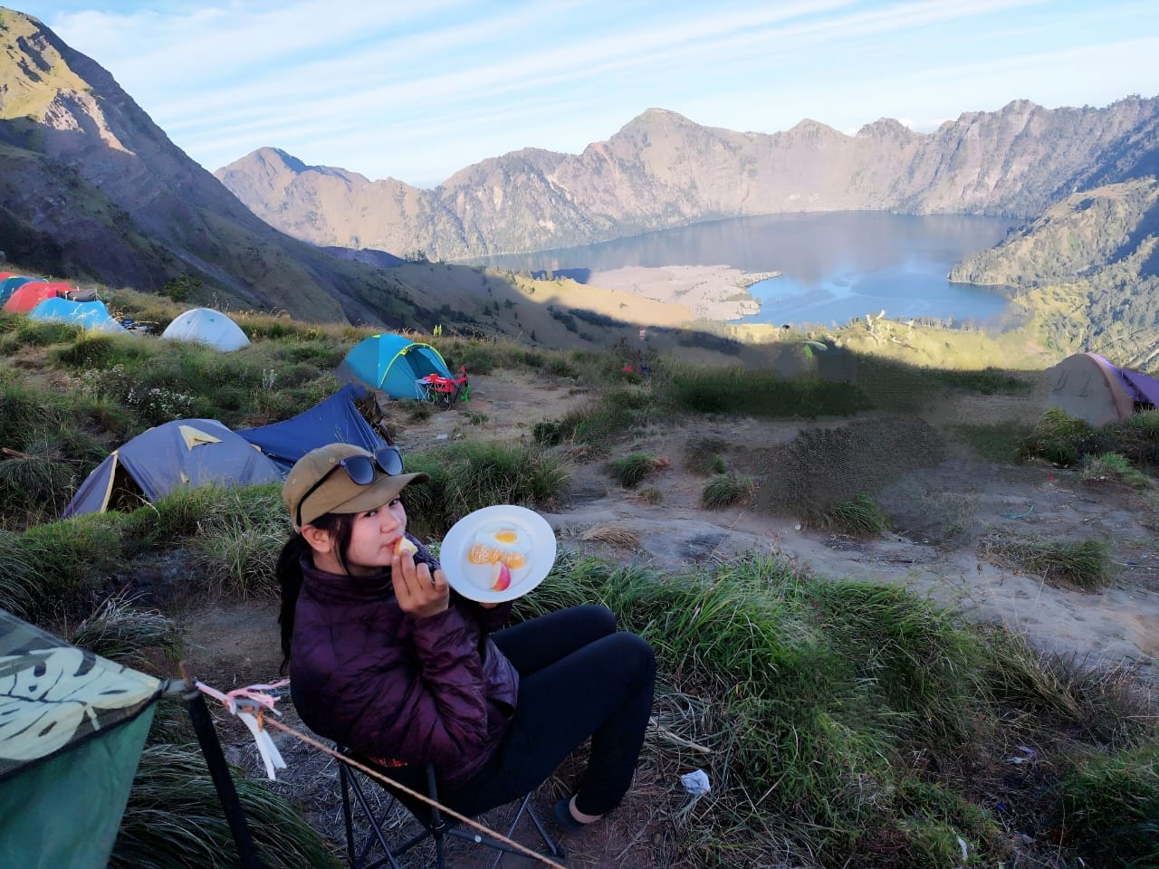 Asyifashera Toekan, Konten Kreator Berdarah Ambon yang Sukses Taklukkan Gunung dan Bisnis Wisata ...
